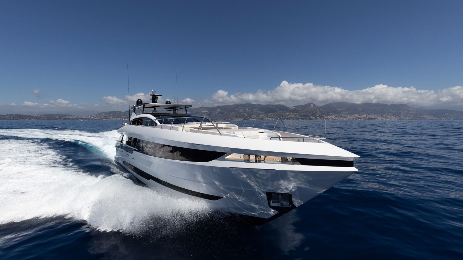 C2 yacht (Overmarine Group, 33.3m, 2022)